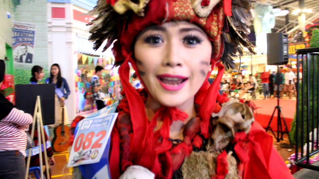 CEWEK MANADO MENARI TARIAN PERANG.. SUKU MINAHASA || TARIAN KABASARAN ...