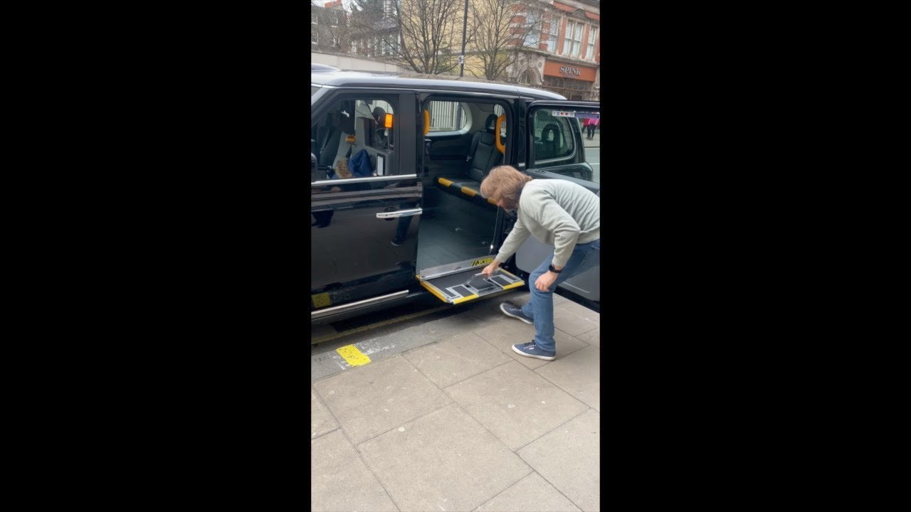 London cab accessibility! Worth 15 seconds of your life! - YouTube