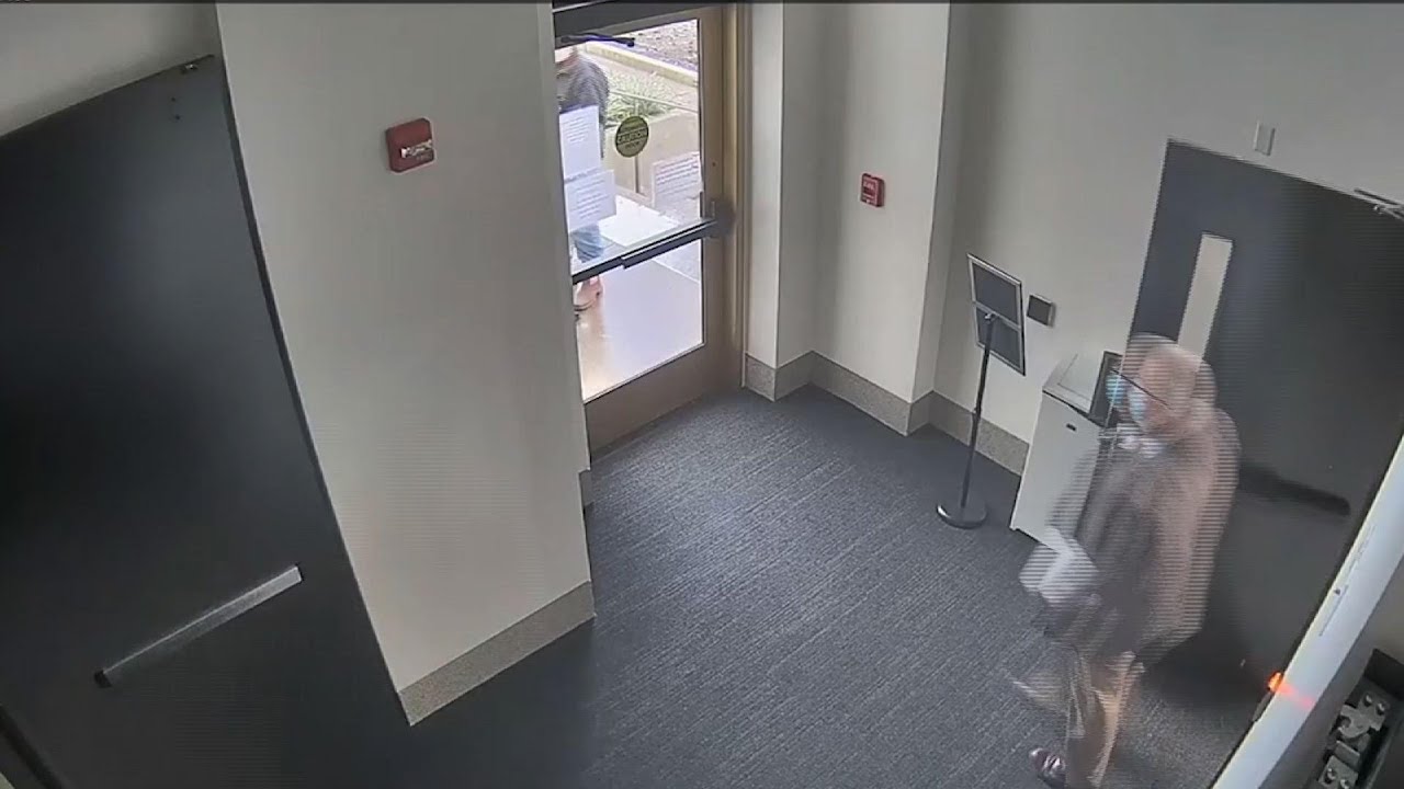 Oregon Rep. who let rioters into Capitol expelled - YouTube