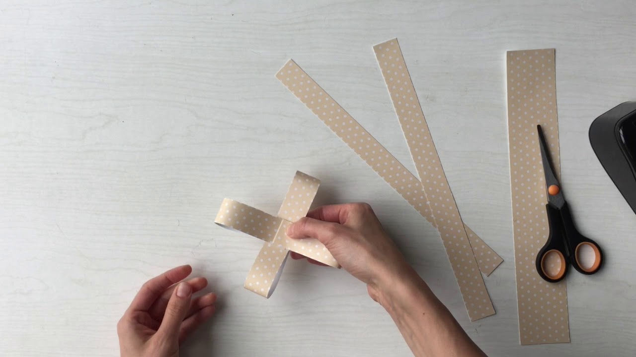 Cadeautje inpakken: een strik maken (2) - YouTube