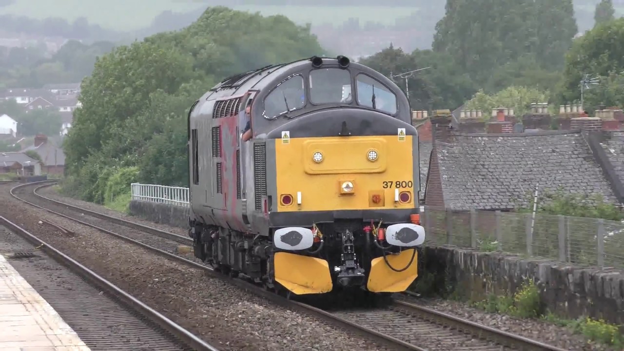Pair of class 37s visiting Exeter 37800 and 37403 - YouTube