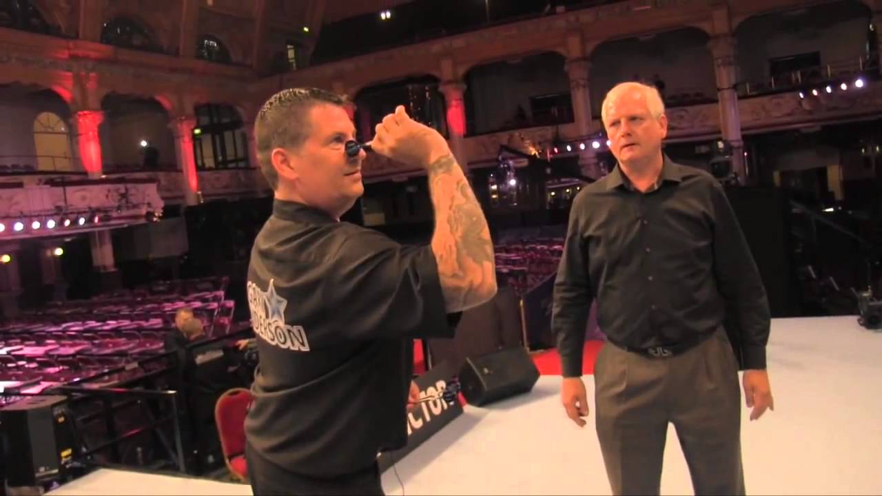 Gary Anderson - Throw, Stance, Grip - YouTube
