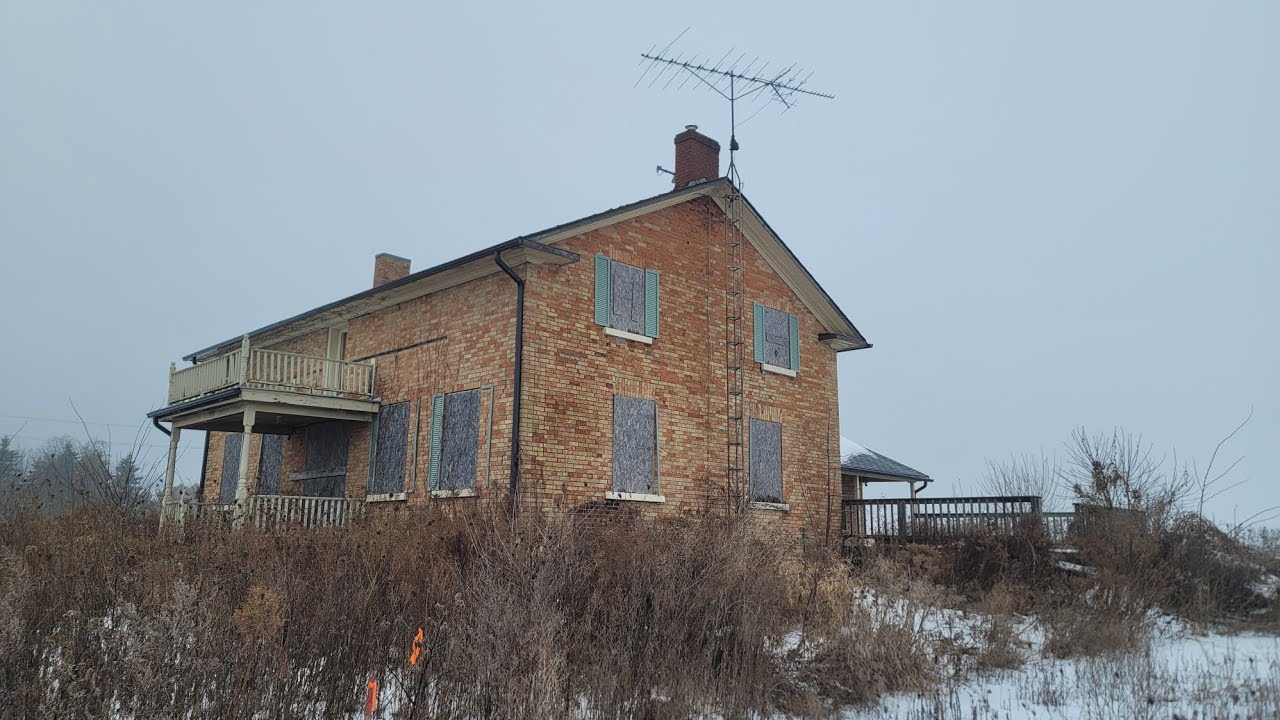 Abandoned 1855 Farmhouse Exploration! - YouTube