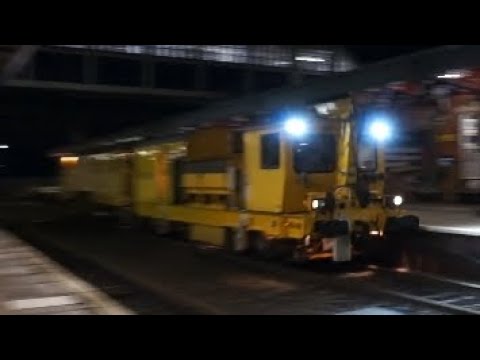 Network Rail Stone Blower Passes Through Twyford Station - YouTube