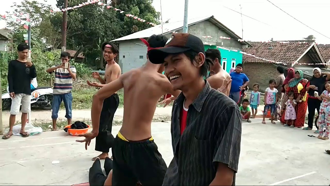 Debus (seni tradisional asli banten) - YouTube