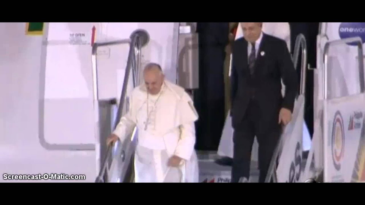 Pope Francis HAT falls down on Philippines Arrival - YouTube