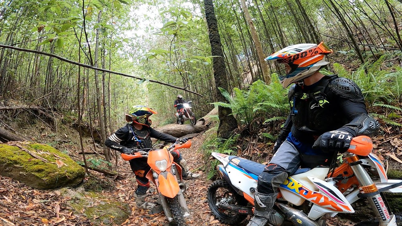 HARD ENDURO - SINGLE TRACK - ROCKY CREEKS & FLIPPING BIKES 😂 - YouTube