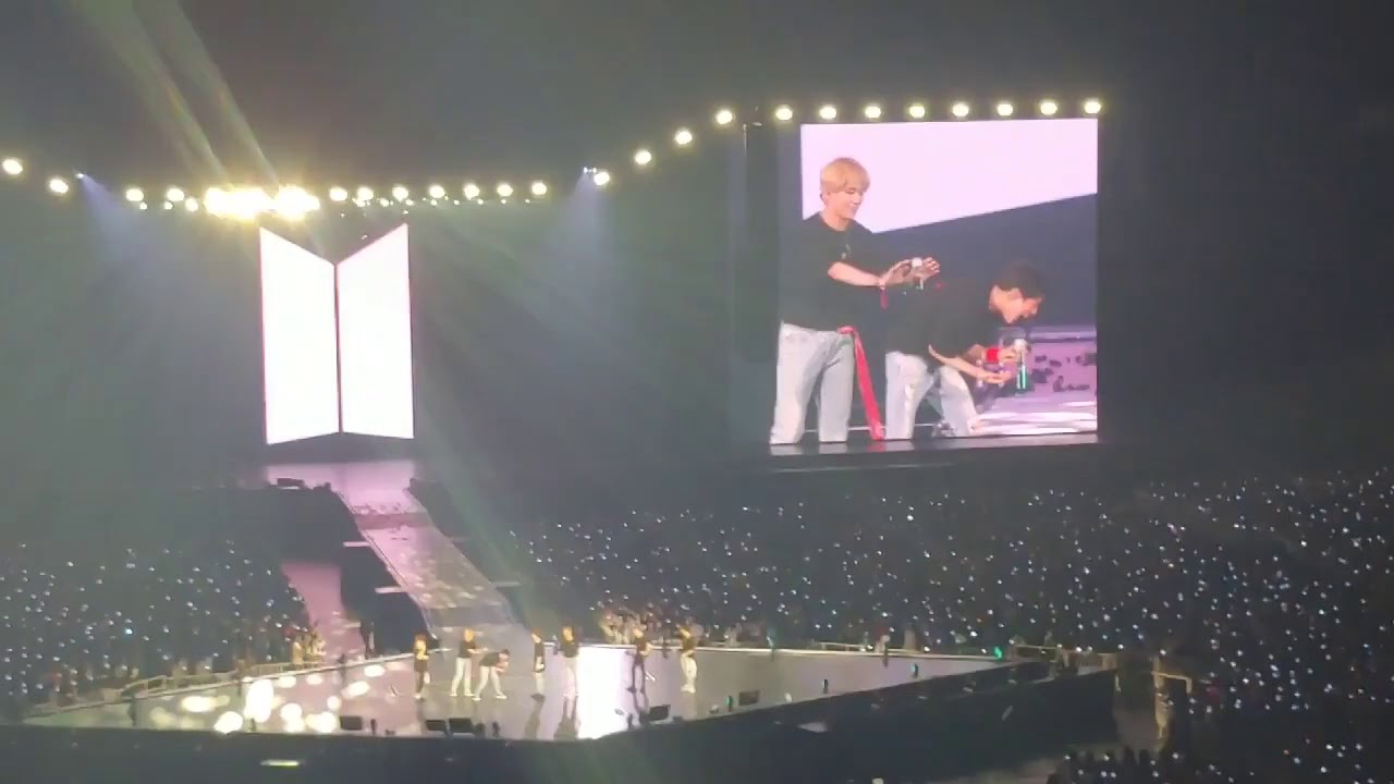 181123BTS Jin shouting Osaka at BTS 'LOVE YOURSELF' WORLD TOUR ~ OSAKA ...