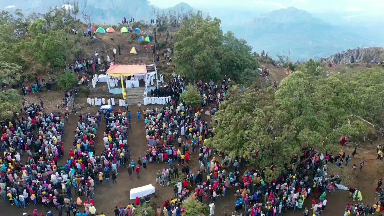 ziarah ke Gunung Ramelau - YouTube