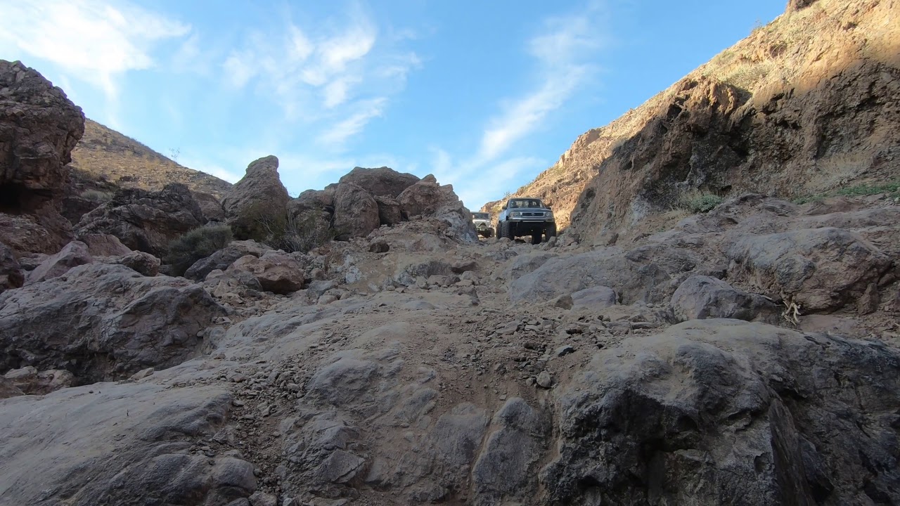 calico toyota rock crawling front view - YouTube