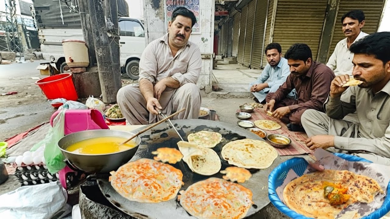WINTER SPECIAL PAKISTANI PARATHA STREET FOOD 🇵🇰 ALOO PARATHA, CHICKEN ...
