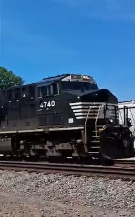 Extremely Long High Pitch Blast! Nice Speed "Rollin by" Norfolk Southern #4740 - #282@rider22 ...