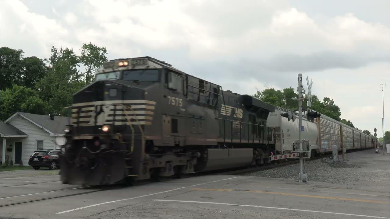 NORFOLK SOUTHERN GE ES44DC GEVO Northbound Mix Freight - YouTube