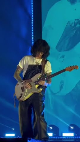 keshi - angel [#Shorts Clip from "EPILOGUE" HONG KONG TOUR] - YouTube