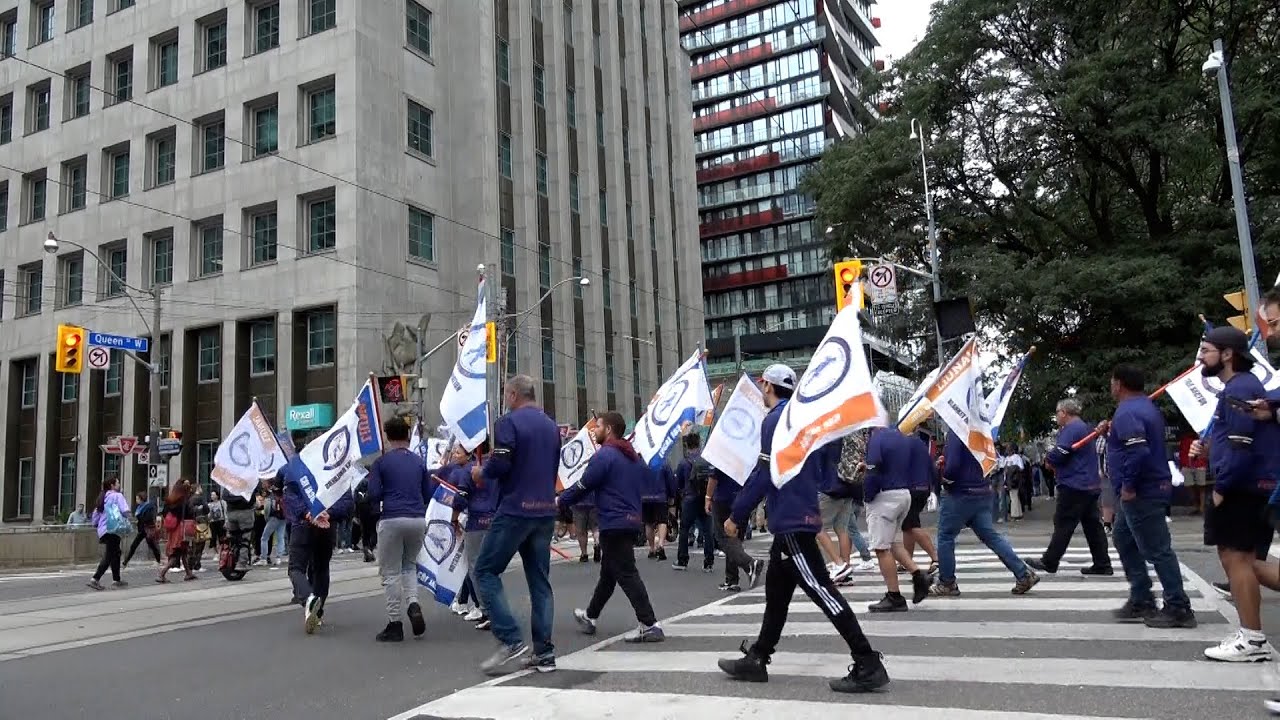 Hundreds of workers attend Labour Day parade in downtown Toronto - YouTube