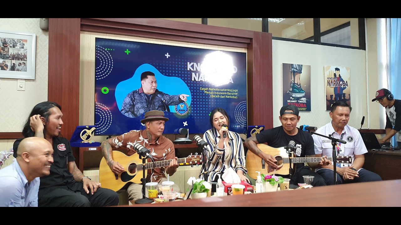 SUNSET DI TANAH ANARKI BOBBY KOOL DAN JON EKA ROCK SID BERSAMA DOKTER ...