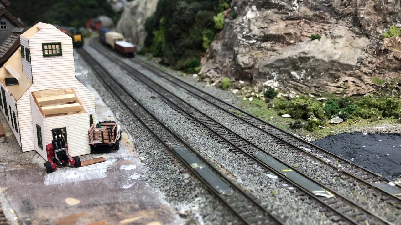 Lighted Amtrak Passenger Cars N scale - YouTube