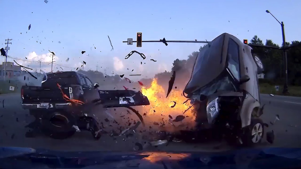 55 Shocking Car Crashes Caught Seconds Before Disaster! - YouTube