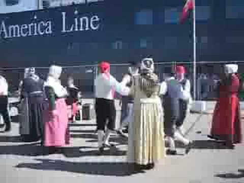 Danish Folk Dance - YouTube