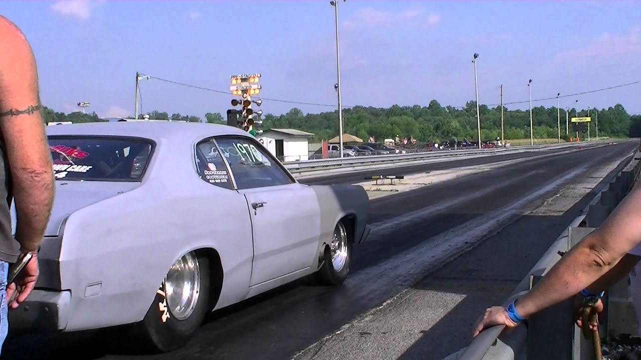 Hemi Duster Drag Racing - YouTube