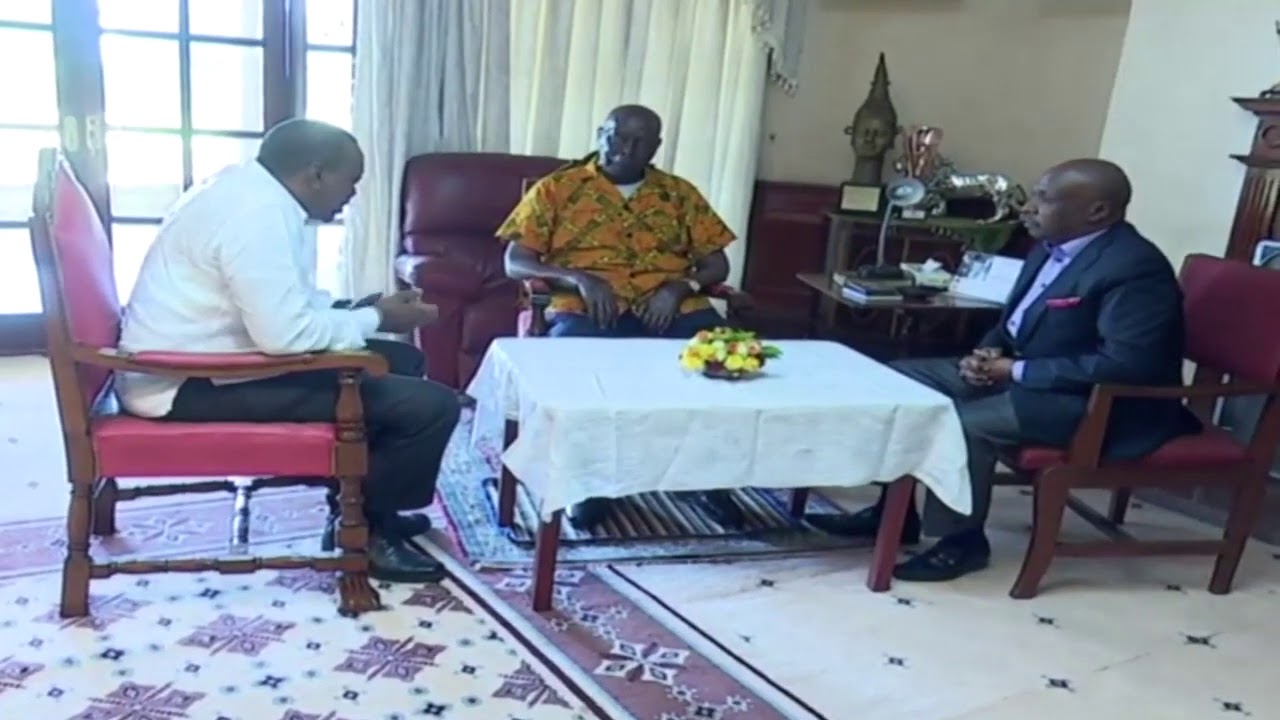 Uhuru Kenyatta visits former President Daniel Moi to Jonathan Moi death ...