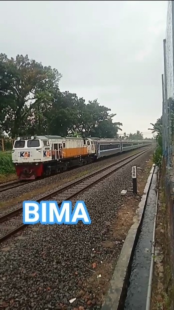 BIMA si Biru Malam melintas MI NU Kedunglemah #keretaapi #travel #train ...