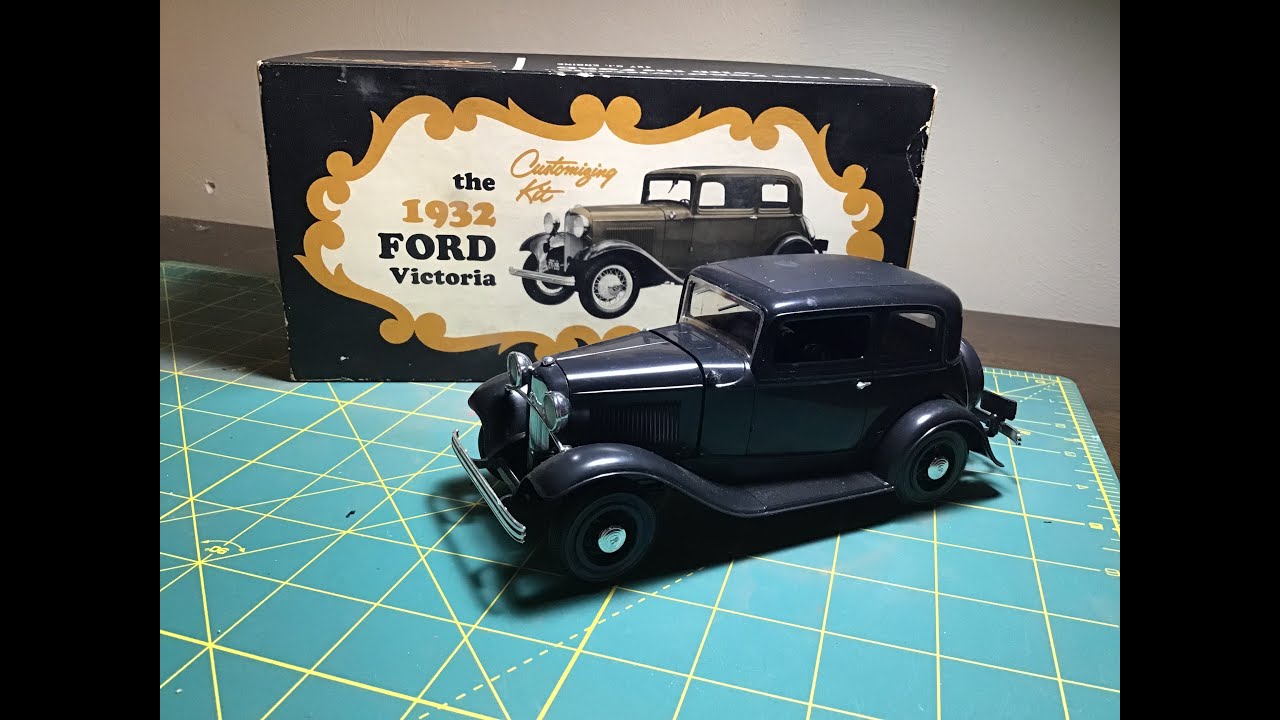 Ford/AMT The 1932 Ford Victoria Unboxing - YouTube