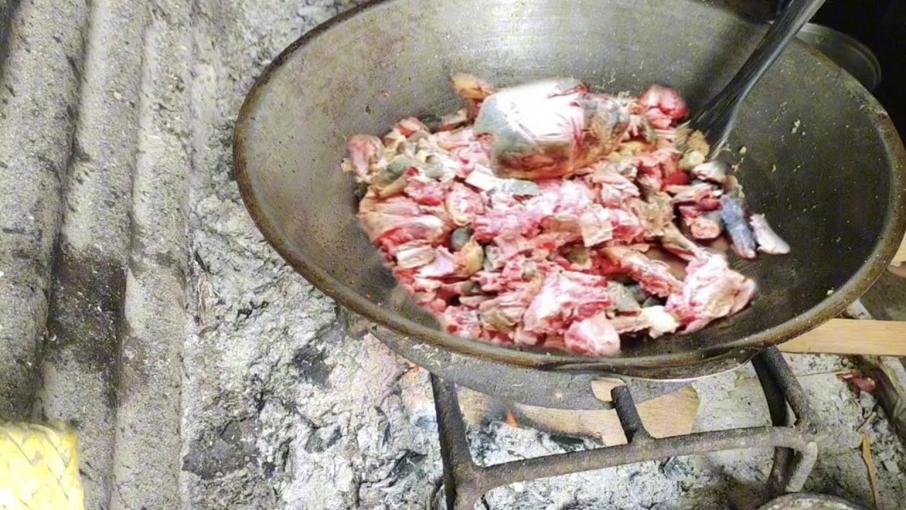 MASAK DAGING MONYET WARIK || MASAK PEDAS DICAMPUR DAUN COMBRANG - YouTube