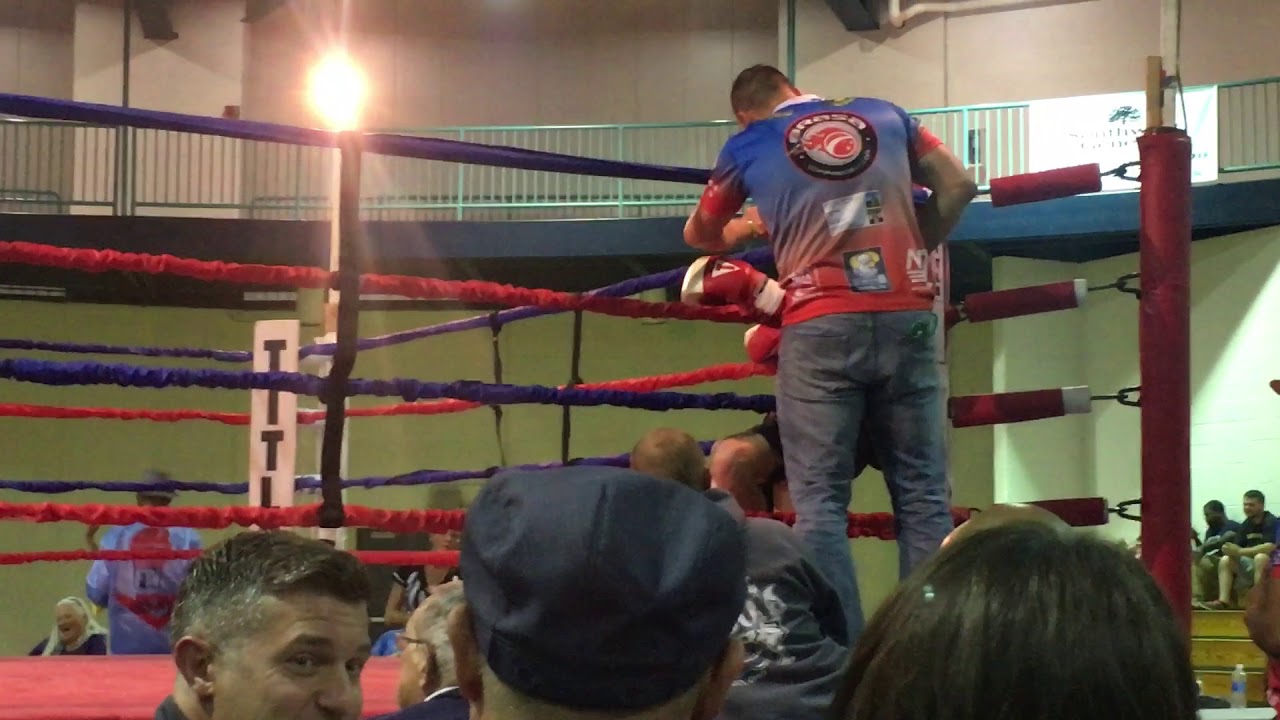 Elvis Torres Jr vs Ty Mees 152lbs Amateur Boxing 2017 - YouTube