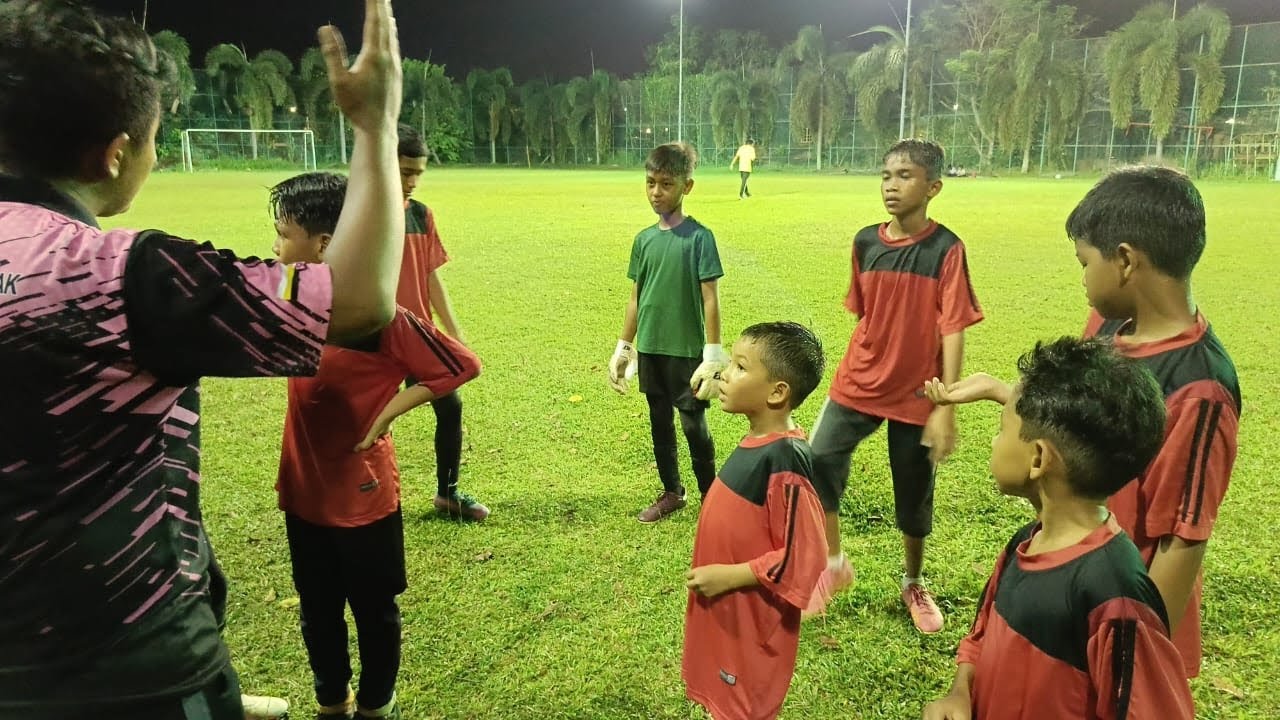 Aniq joined friendly_SERIAU FA Vs MIKER FA_ Padang Rumah Kelab PKNP ...