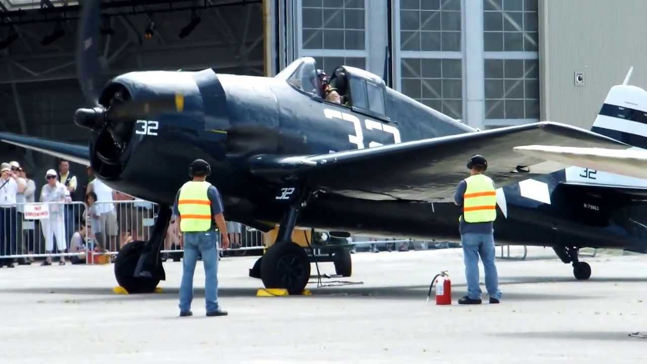 F6F-5 Hellcat Start-Up - YouTube