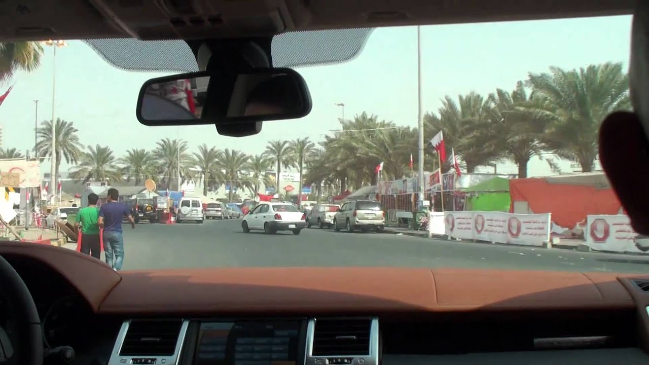 Bahrain Manama, Pearl Roundabout Protest Site 10.03.2011 - YouTube