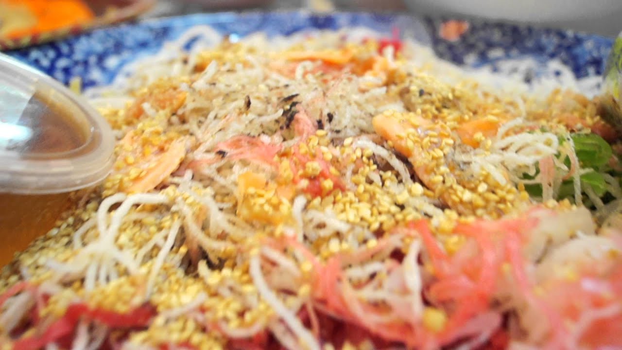 Chinese New Year Dishes Lao Yu Sheng 农历新年 捞鱼生 - YouTube