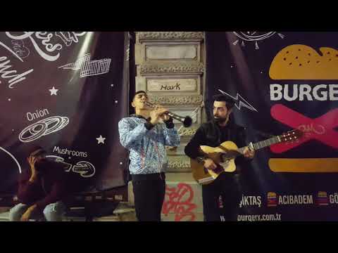 Amazing Amateur Musicians Playing Clarinet and Guitar in Istanbul