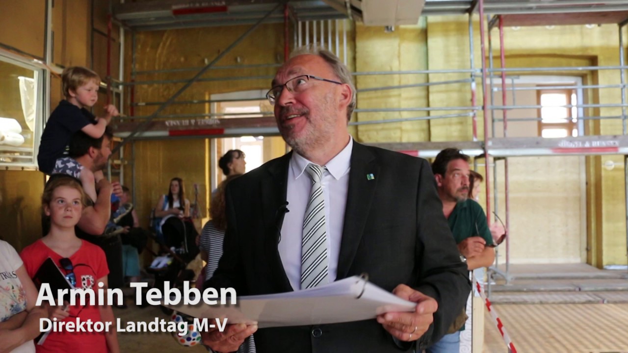 Landtagsdirektor Armin Tebben erklärt die Plenarsaalbaustelle - YouTube