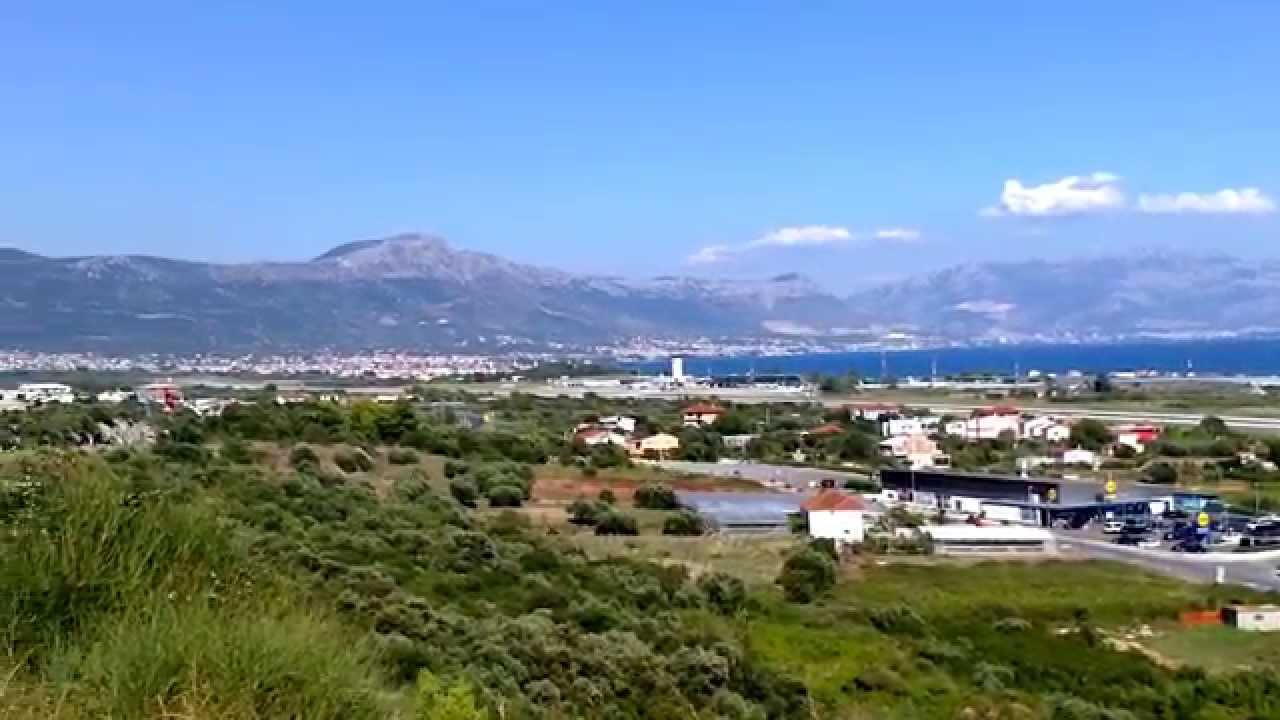 Widok na Trogir, Split i lotnisko - 30 sierpnia 2014 16:32 - YouTube