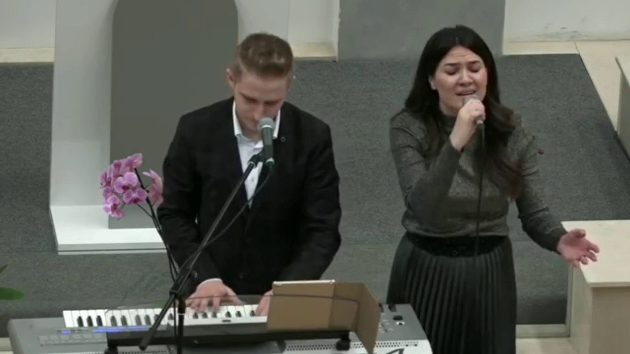 Emma Repede In fata Tronului de Sus - YouTube