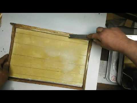 Делаю вощину сразу в рамке - YouTube