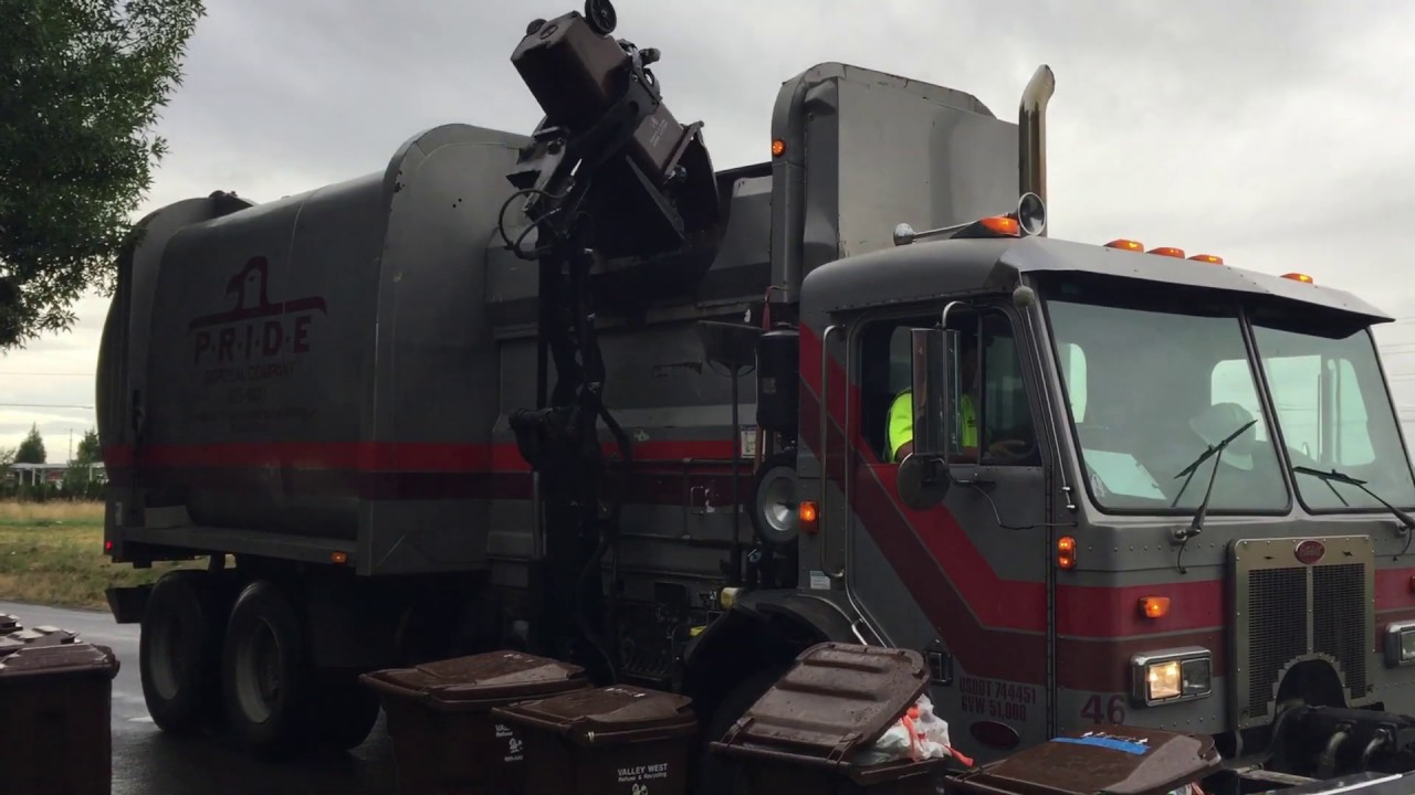 Peterbilt 320 W/ 2nd Gen Autoreach Garbage Truck Pt 1. - YouTube