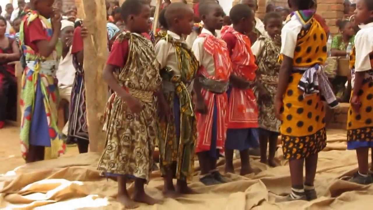 African dancing, Tanzania - YouTube