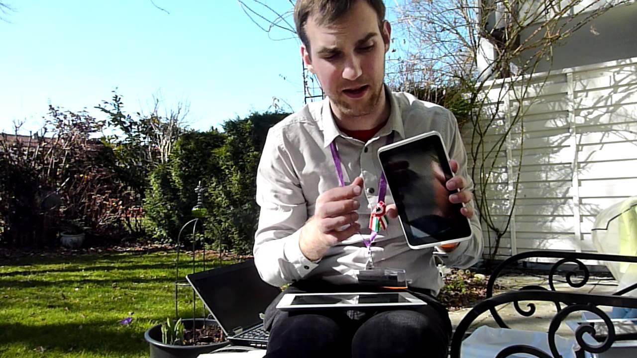 Apple iPad 3 Outdoor Display Test and Comparison - YouTube
