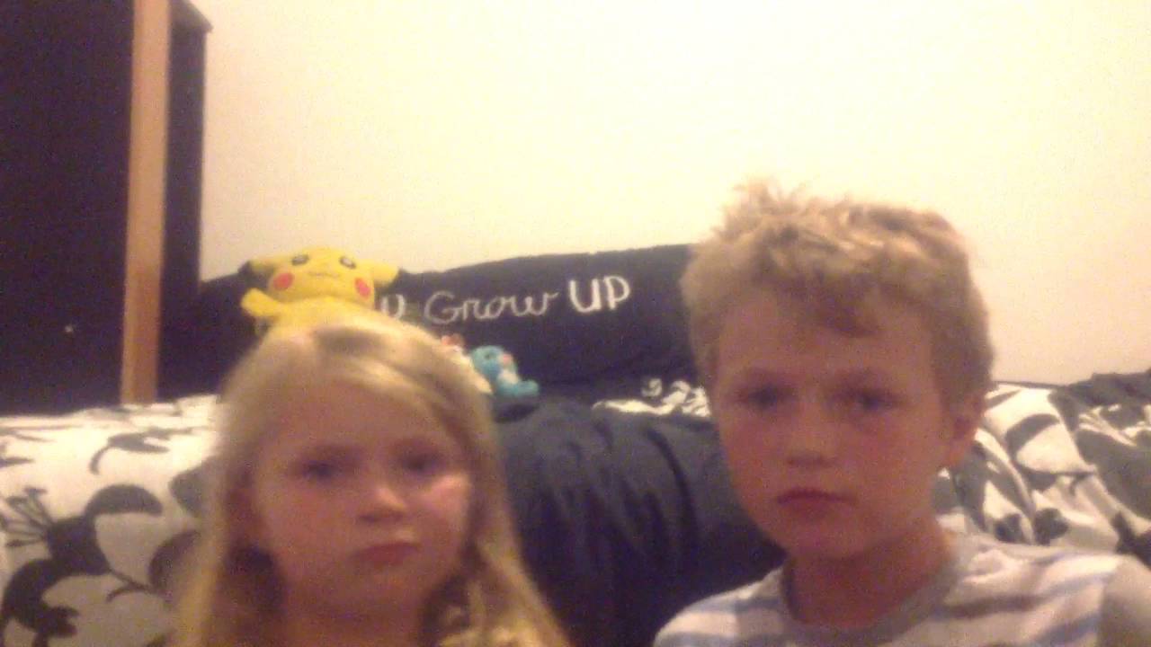 Epic Pringles challenge / it's obvious she's gonna lose - YouTube