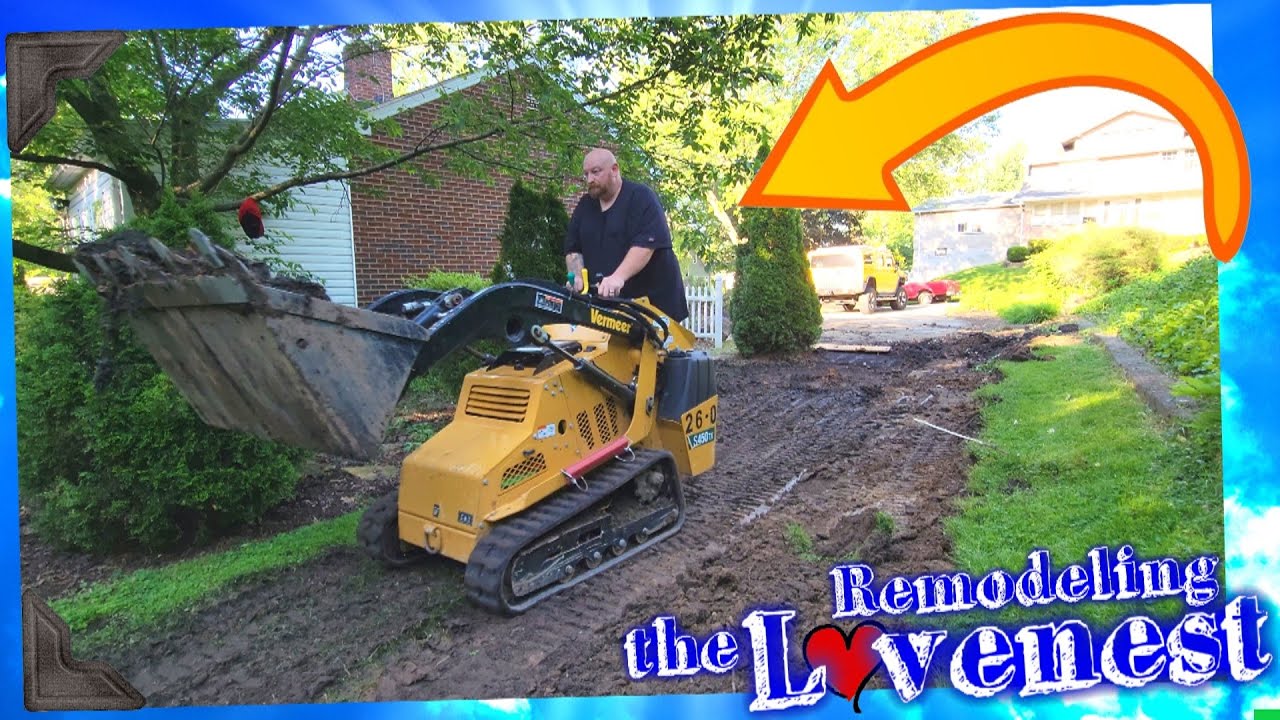 GRADING THE YARD FOR A GRAVEL DRIVEWAY / RV Parking Pad - YouTube
