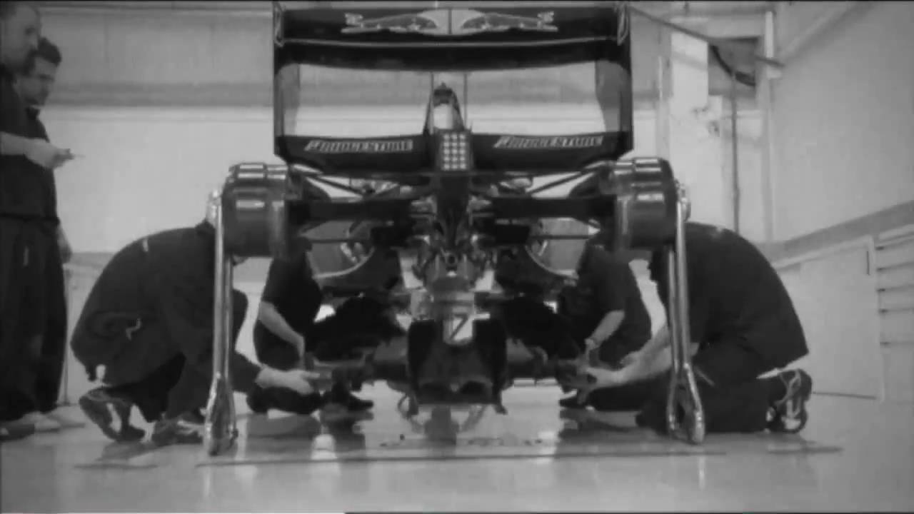 How an F1 car is made - YouTube