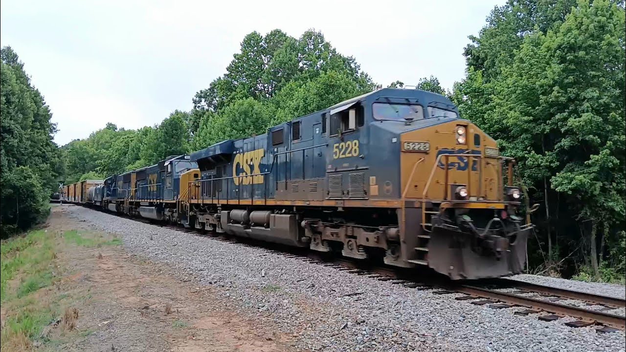 CSXT 5228 Leads M692 At Laurens SC With Double SD70MACS Trailing - YouTube