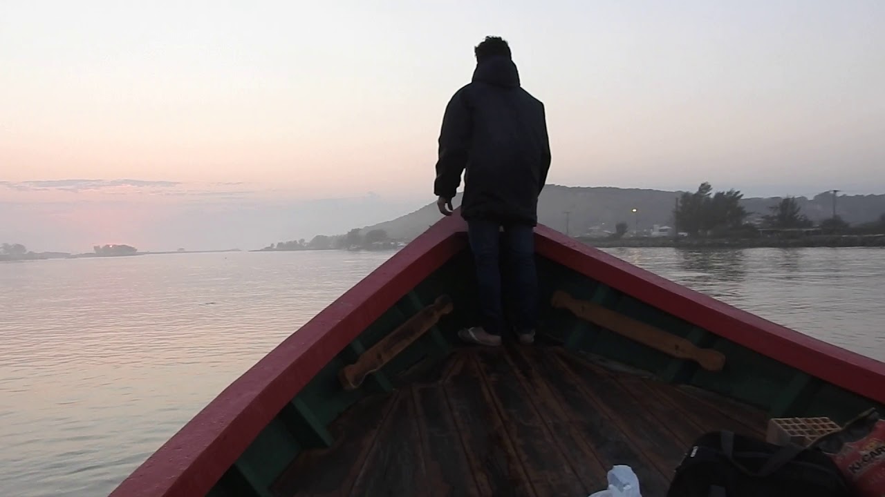 Bote peregrino saindo barra de laguna sc. - YouTube