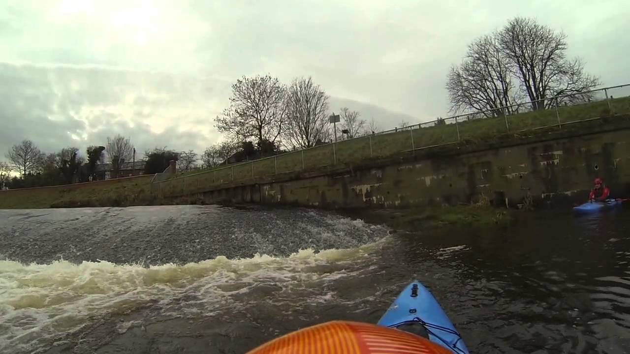 Kayaking on the River Mersey at Northenden weir, Cheshire 12-01-14 ...
