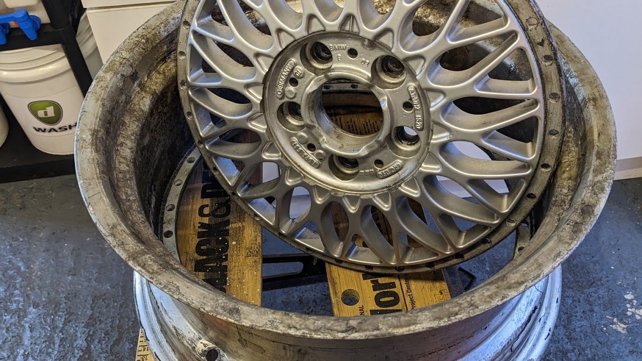 Fixing knackered split rim alloy wheels. - YouTube