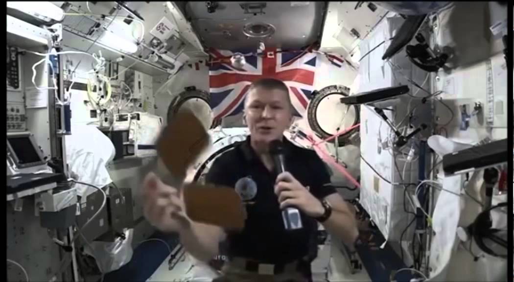 NASA Fakery - Tim Peak Green Screen .... - YouTube