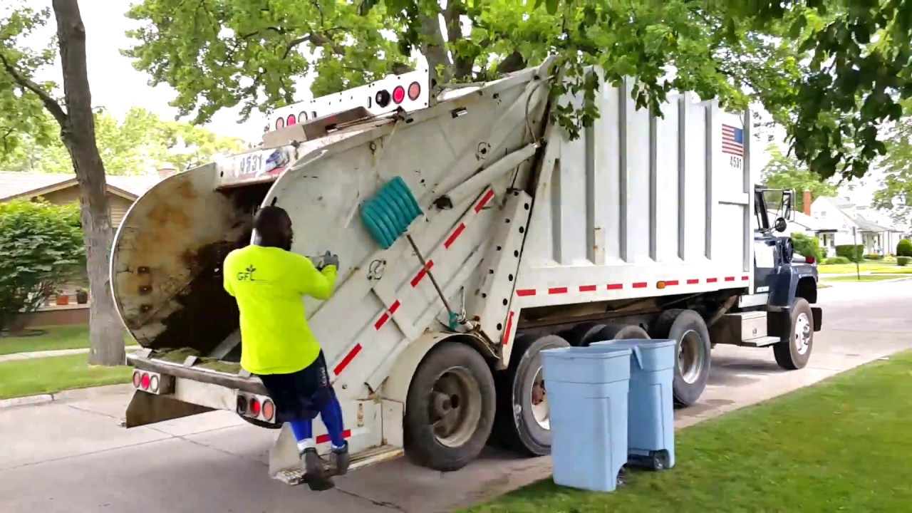 GFL Environmental: Classic Ford L8000/ Leach 2rII - YouTube